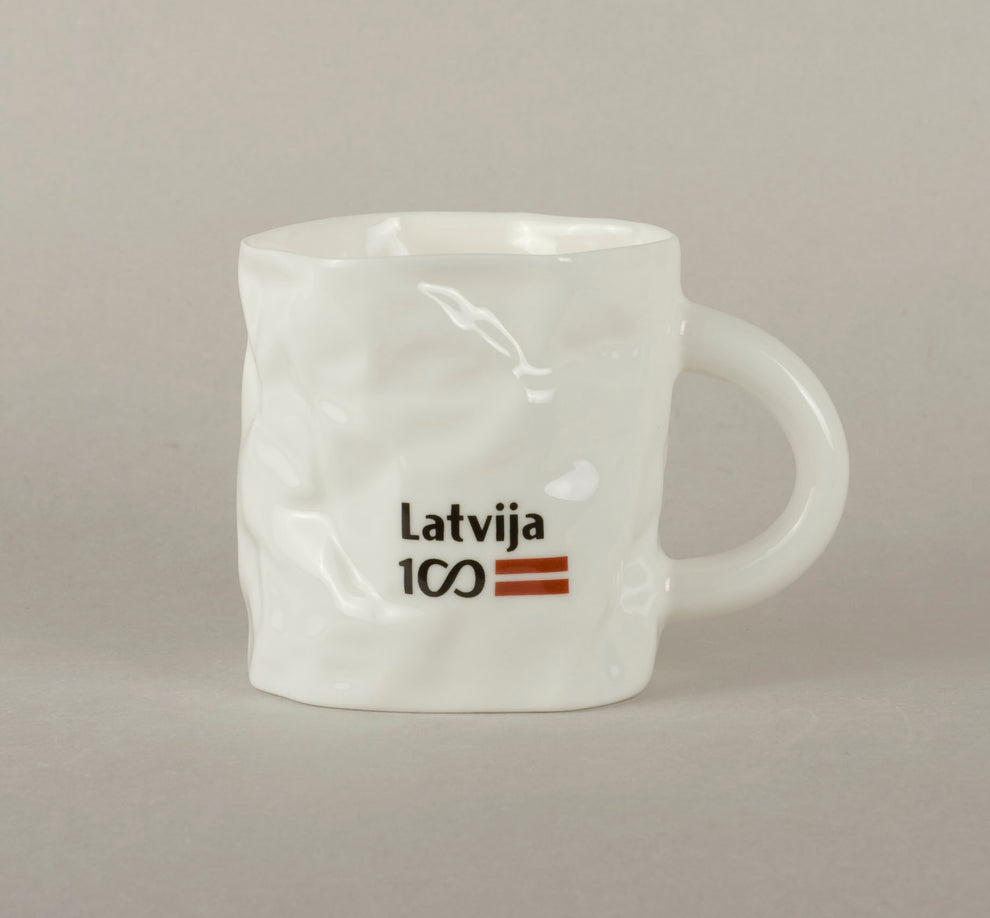 LV100. Crumpled Coffee Mug 1 – Piebalgas Porcelāna Fabrika